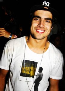 Caio Castro Pelado - Fotos vazadas do ator nu - Audiência da TV