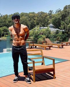 Caio Castro Pelado - Fotos vazadas do ator nu - Audiência da TV